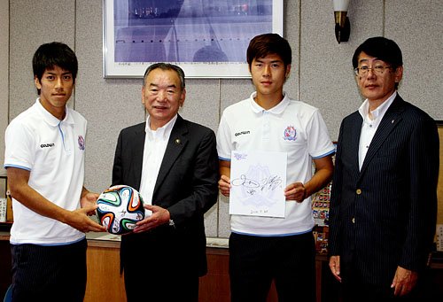 カターレ宮吉、ヨングン魚津市訪問 28日の福岡戦PR｜北日本新聞webunプラス