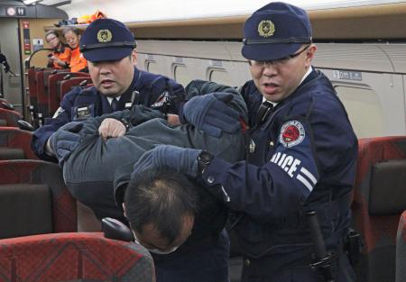 北陸新幹線で対テロ訓練、JR西｜北日本新聞webunプラス