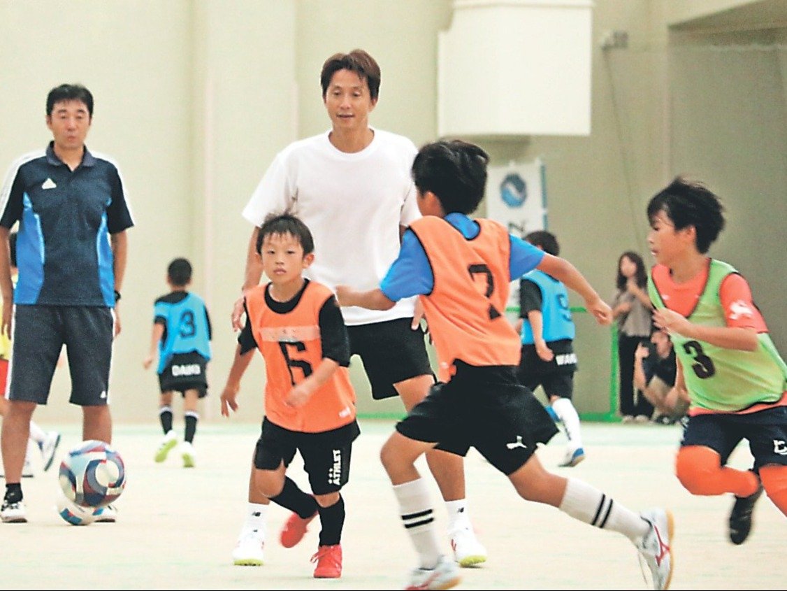 元日本代表・福西さん、南砺の児童指導 カターレサッカー教室｜北日本新聞webunプラス