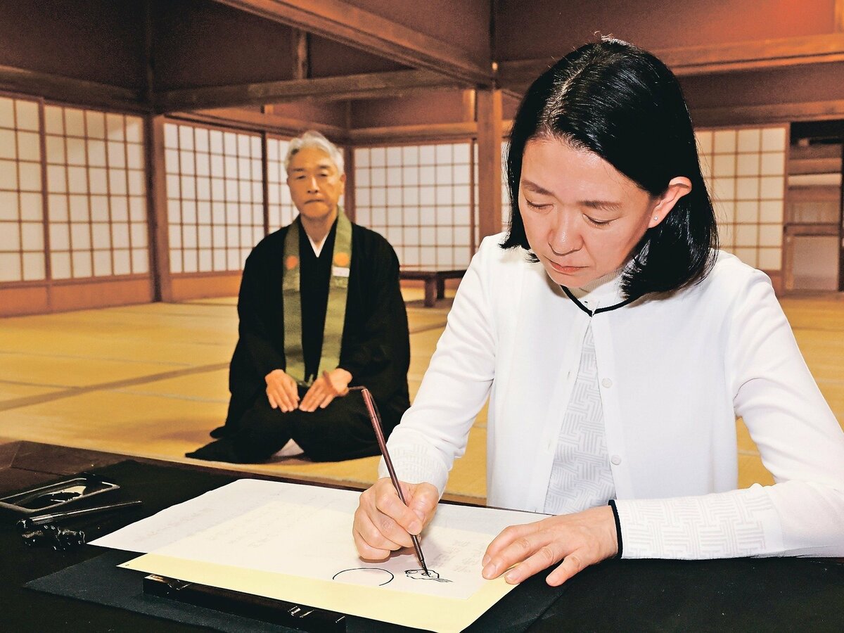 紺野さんがやってみた（3）写仏と写経体験瑞泉寺（南砺市井波）｜北日本新聞webunプラス