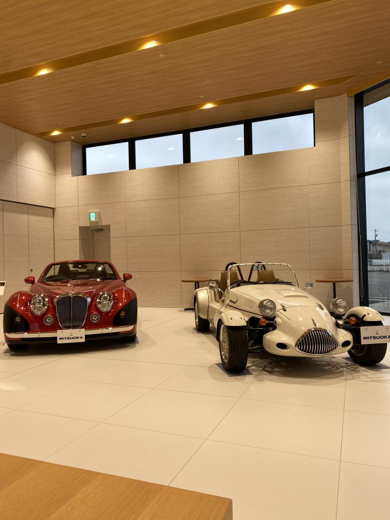 高級車を見ながらティータイム コノコト｜北日本新聞webunプラス