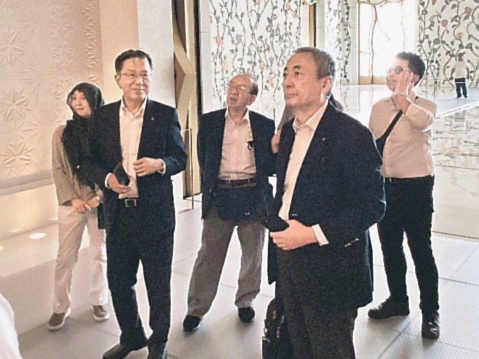 UAE日本大使館訪問し活発に質問 富山商議所視察団｜北日本新聞webunプラス