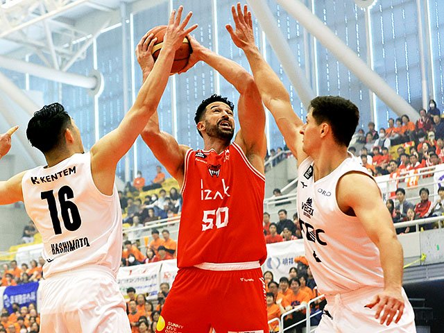 富山グラウジーズ勝利、準決勝進出 魚津でB2プレーオフ準々決勝第3戦、静岡に90－74｜北日本新聞webunプラス