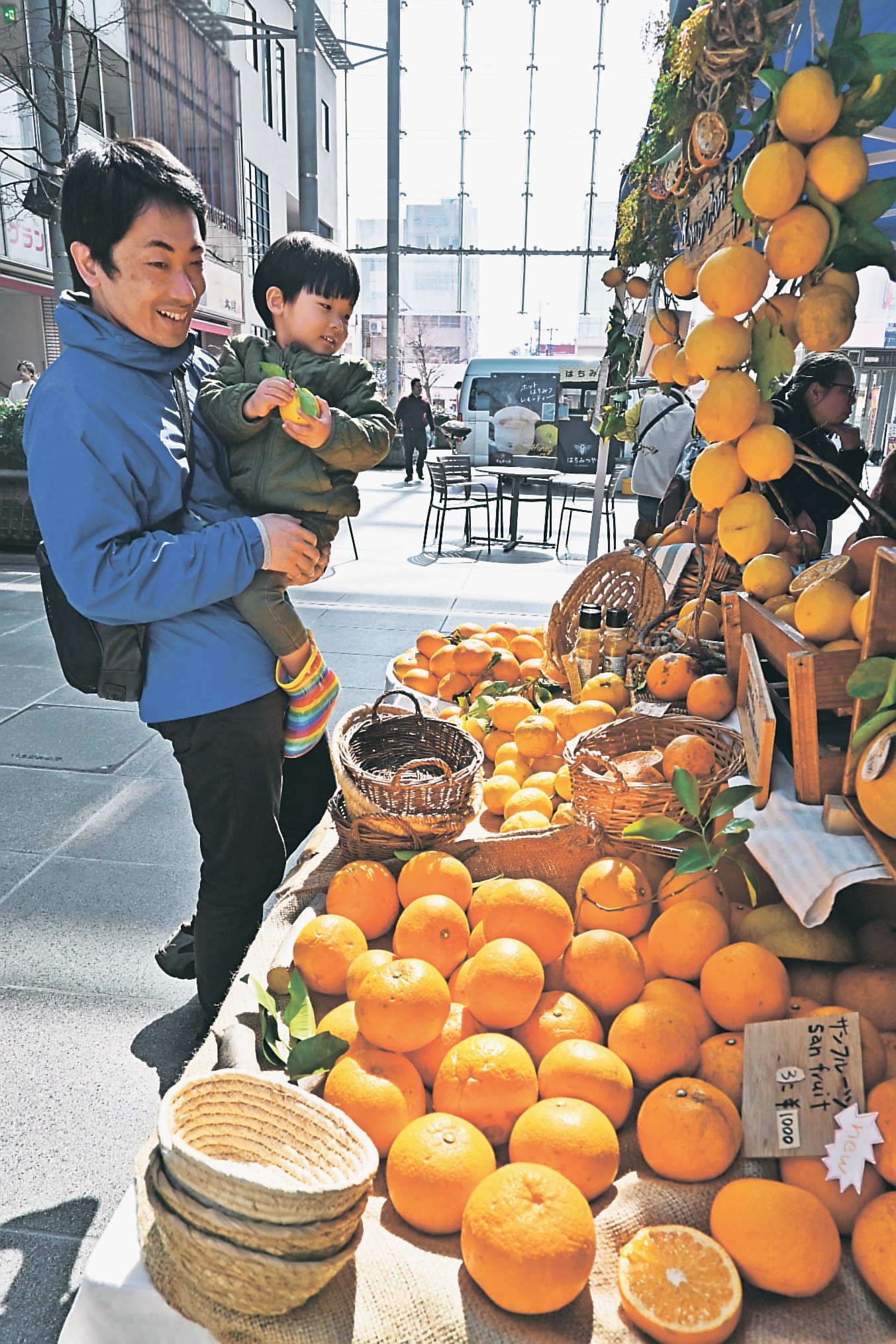 街なかに爽やかな香り 富山・総曲輪で柑橘祭、30種類販売｜北日本新聞webunプラス