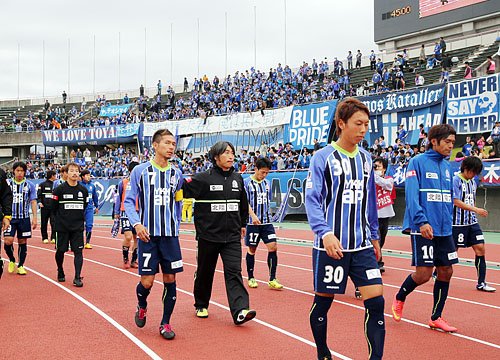 「6季目の屈辱 カターレJ3降格」（上）狂った歯車 好機逃し失点重ねる｜北日本新聞webunプラス