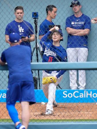 ドジャース佐々木、ブルペン入り｜北日本新聞webunプラス