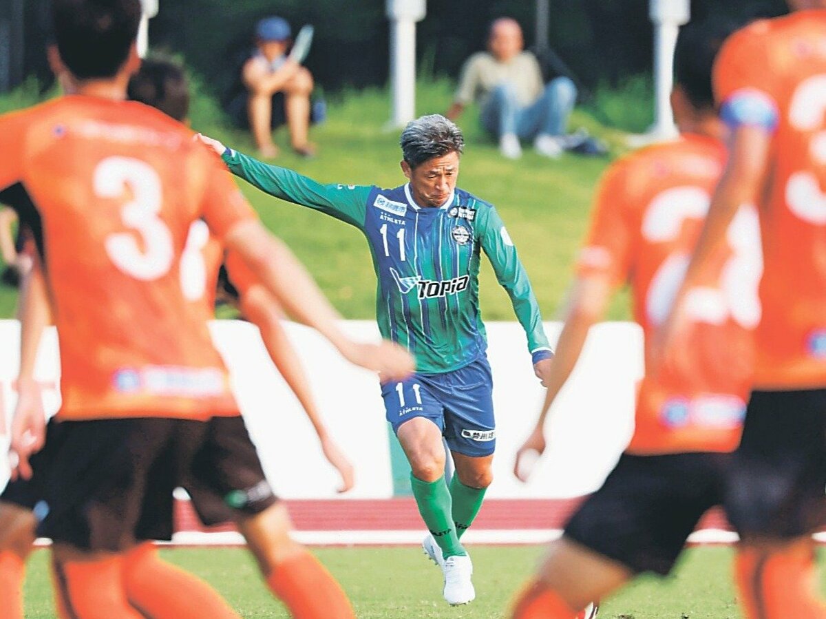 JFL鈴鹿の57歳カズ、強烈ミドル リーグ最年長出場を更新｜北日本新聞webunプラス