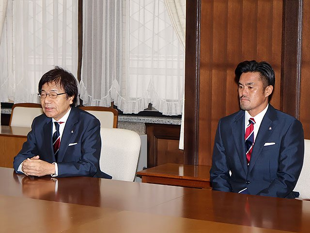 カターレ小田切監督、来季も続投 県庁で成績報告、「1桁順位目指す」｜北日本新聞webunプラス